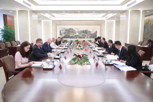 Vice Foreign Minister Deng Li and Undersecretary for Political Affairs ...