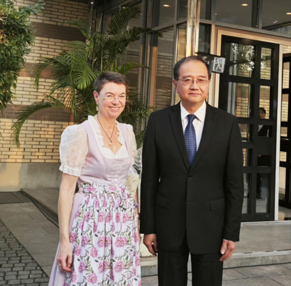 Vice Foreign Minister Deng Li Attends German Unity Day Reception ...
