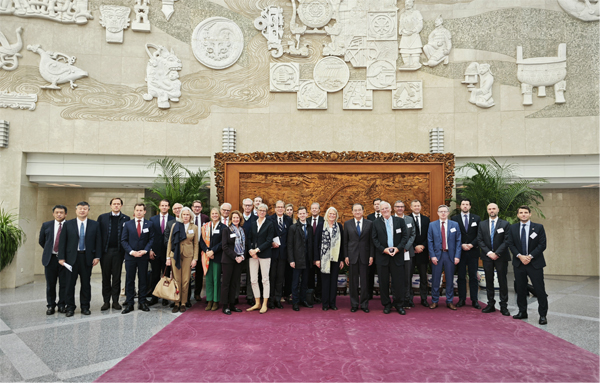 Vice Foreign Minister Deng Li Meets with a Delegation of Global Bridges ...