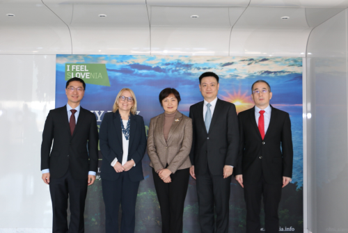 Chinese Ambassador to Slovenia Kang Yan Arrives in Slovenia_Ministry of ...