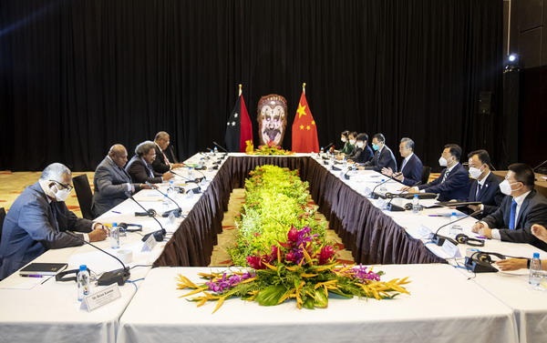 Wang Yi Sostiene Conversación con Ministro de Relaciones Exteriores y ...