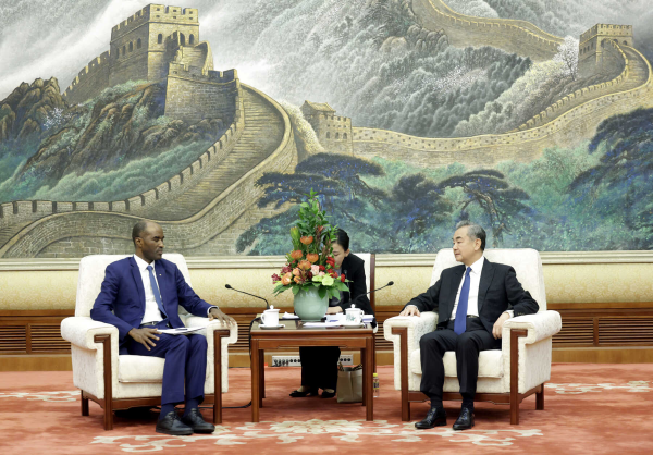 Wang Yi Se Reúne con Consejero Diplomático del Presidente de Senegal ...