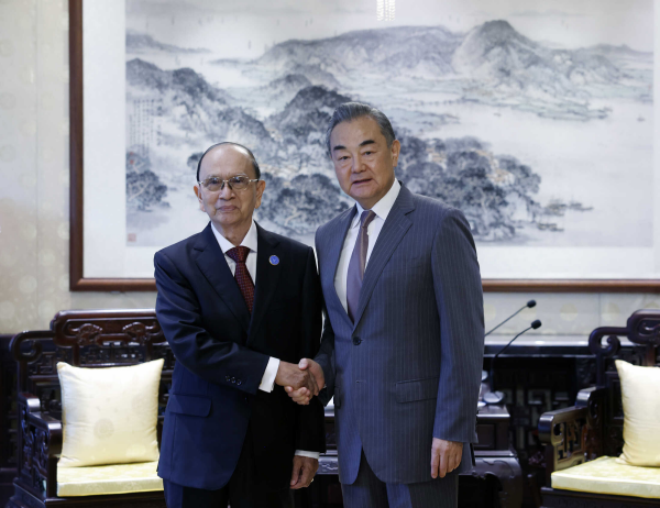 Wang Yi Se Reúne con Expresidente de Myanmar U Thein Sein