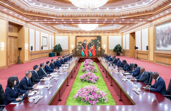 Xi Jinping Se Reúne con Presidente de Kenia William Ruto