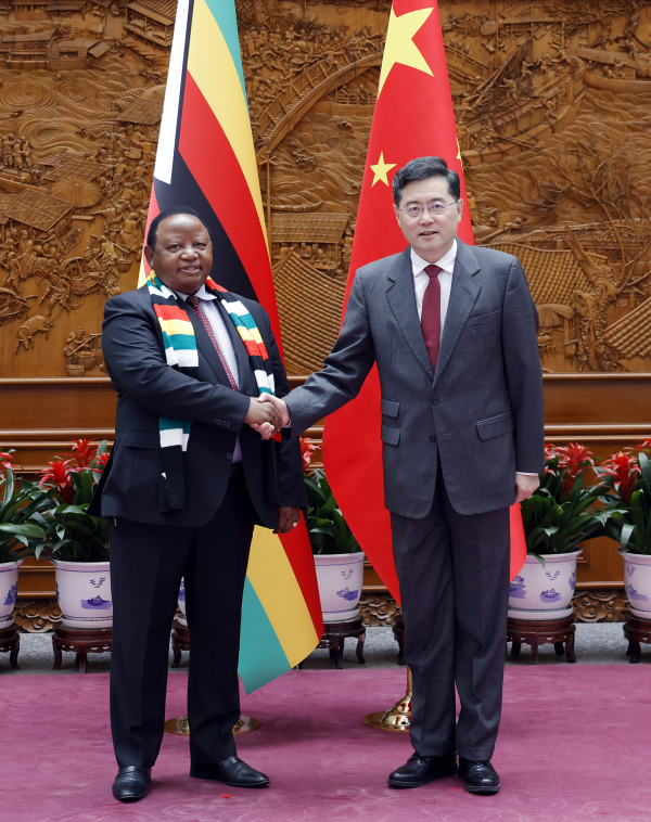 Qin Gang s’entretient avec le ministre zimbabwéen des Affaires ...