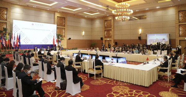 Wang Yi Attends the ASEAN Plus Three Foreign Ministers' Meeting_Ministry of Foreign Affairs of ...