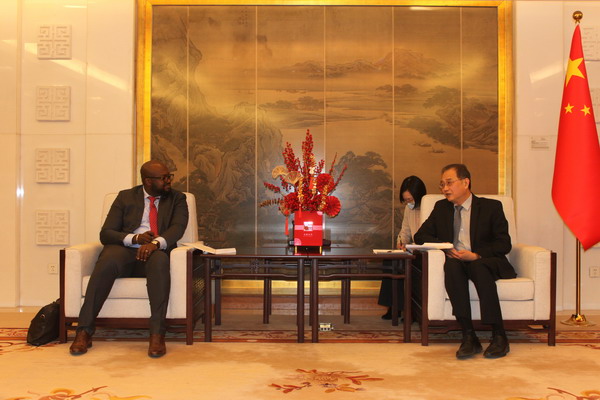 Vice Foreign Minister Deng Li Meets with Guinean Office of Presidency ...