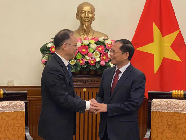 Assistant Foreign Minister Nong Rong Visits Vietnam_Ministry of Foreign ...