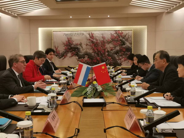 Vice Foreign Minister Deng Li Holds a Political Consultation at Vice ...