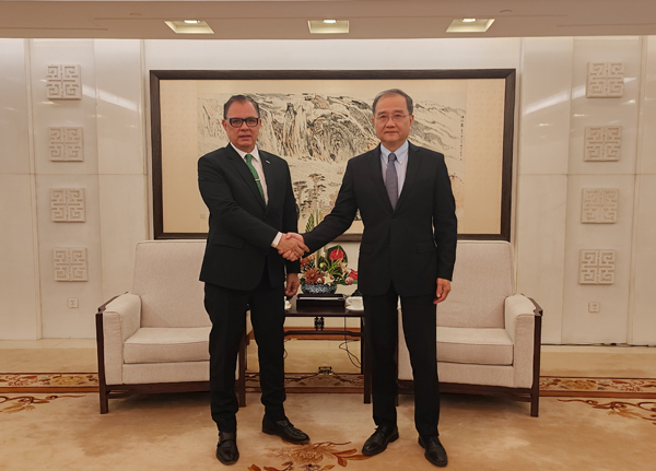 Vice Foreign Minister Deng Li Meets with Honduran Deputy Foreign ...