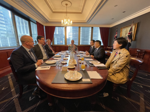 Chinese Consul General in Brisbane Ruan Zongze Meets with the Leader of ...
